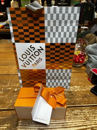 Box  shopping bag book Louis Vuitton 