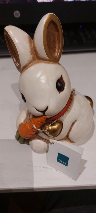 Thun Coniglio grande in ceramica. Nuovo.