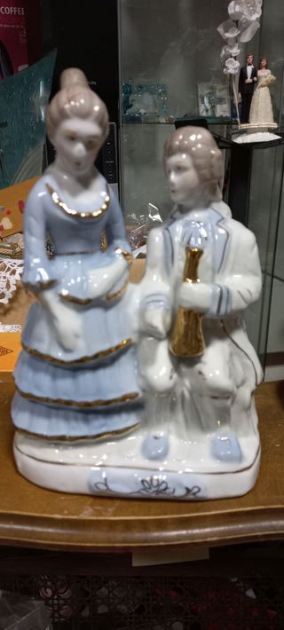 bella statuetta nuova in ceramica euro 15