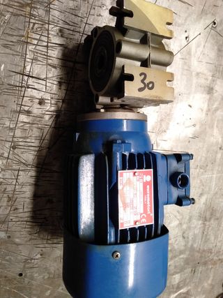 Motore trifase 0,09 kw
