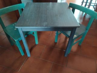 TAVOLINO PER BAMBINI IN LEGNO CON DUE SEDIE 