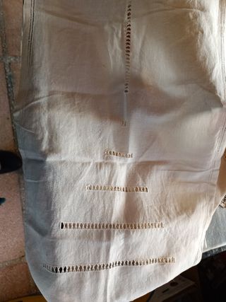 striscia con sfilati ricamati a mano 