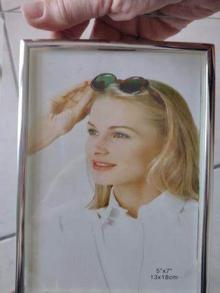 Cornice Verticale in vetro con bordo in color arge