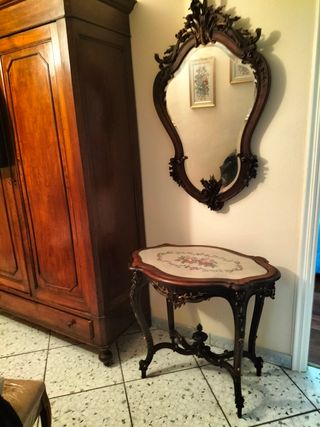 tavolino e specchio antichi 