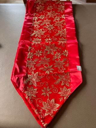 Running  da tavolo rosso e oro