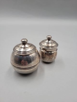 Due vasi argentati in legno H. media 7 cm