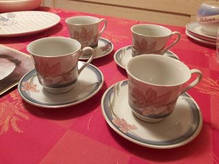 4 tazze da tè in porcellana 