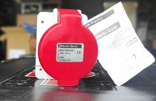 Presa fissa BT da incasso diritta IP44 16A380V 3PT