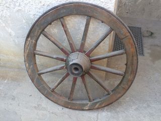 Ruota carro antico