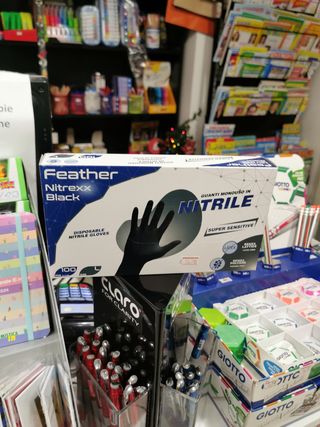 Feather nitrile black