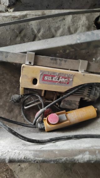 verricello per tirare su la roba da lavoro o altro