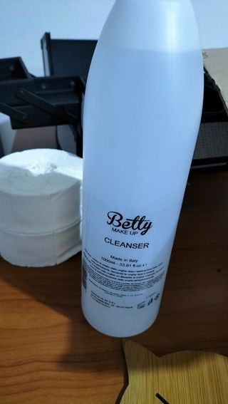 Nails remover, cleanser