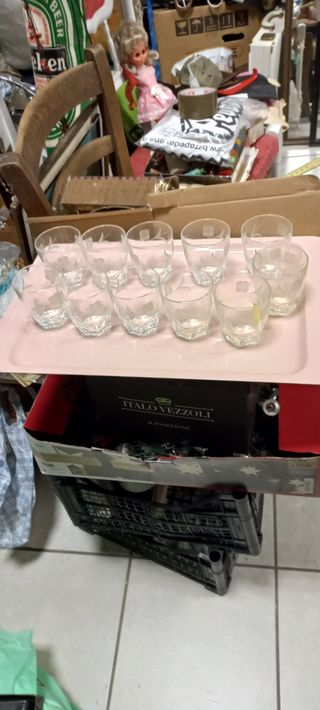 11 bicchieri nuovi disegnati euro 15