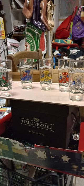 5 bicchieri da collezione nuovi euro 12 