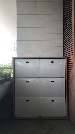 Scarpiera con copertura in legno