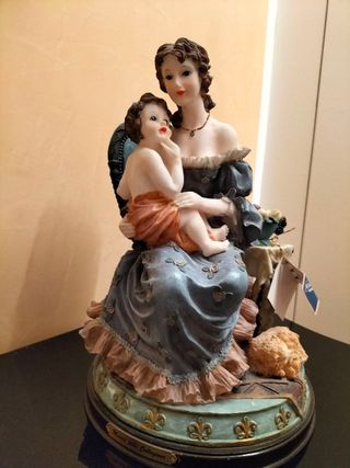 Statua donna e bambino