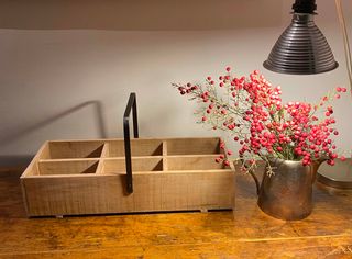 Scatola portaoggetti in legno fatta a mano