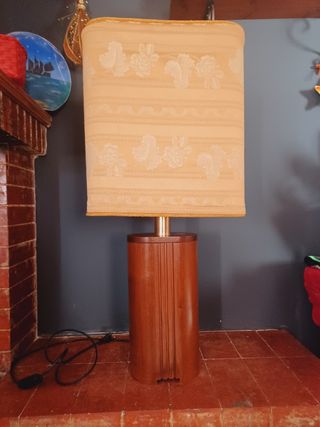 lampada vintage in legno anni 70
