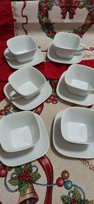 Tazze da thè/cioccolato con piattini 