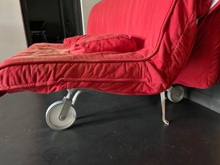 Divano letto svuoto appartamento 