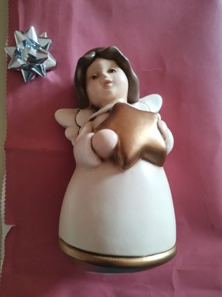 Angioletto con stella "Egan". Porcellana fine.