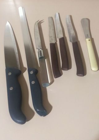set di n. 7 coltelli vari