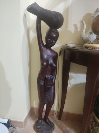 Statua di legno etnica 