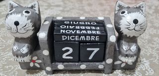 Espositore datario perpetuo gatti in legno nuovo