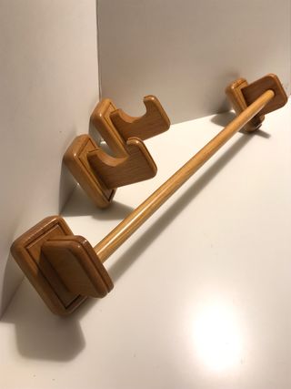 Portasciugamani e due attaccapanni legno rovere