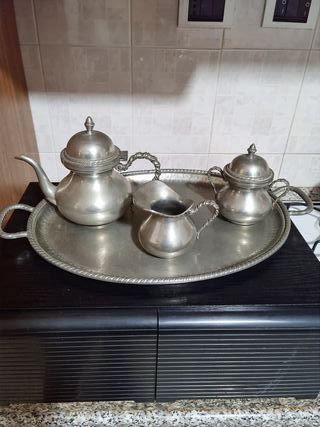 Set da te più vassoio datato