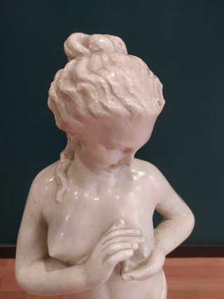 scultura di donna 