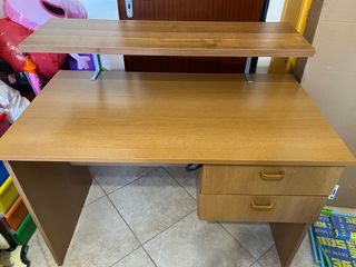 Scrivania per Pc con ripiano