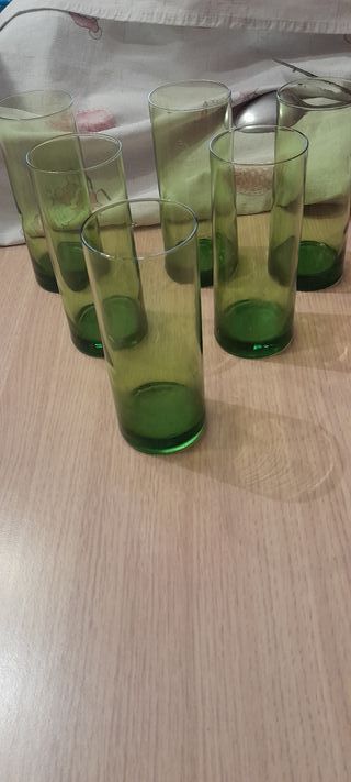 6 bellissimi bicchieri in vetro a E. 14,99