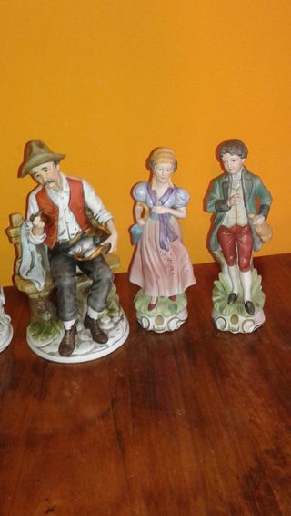 3 STATUINE 1 anziano, uomo con violino, Dama con o
