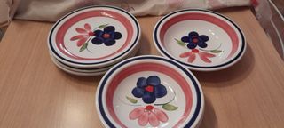 Bellissimo set di piatti decorati a mano