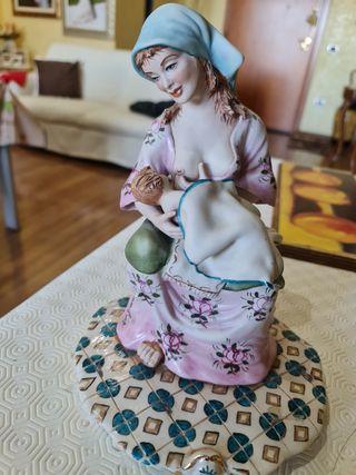 statuetta maternità in capodimonte 