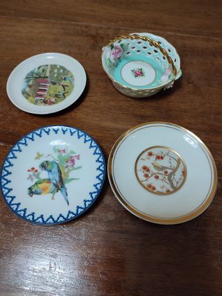 quattro piatti piccoli decorativi