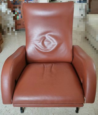 Poltrona reclinabile in ecopelle color cuoio