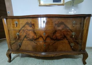 Comò classico in legno di noce stile chippendale