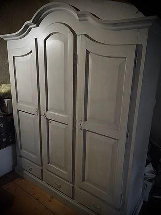 Armadio stile shabby chic in ciliegio