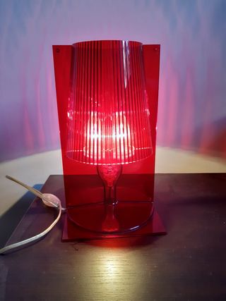 lampada rossa da tavolo Kartell take