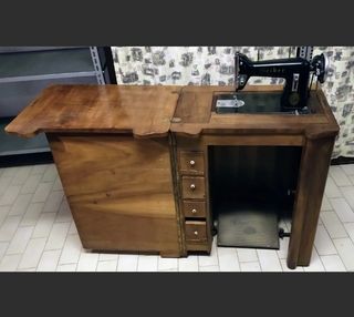 Macchina Da Cucire Weiber. Anni 50. A pedale