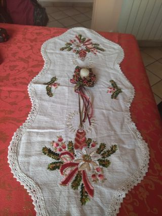centrotavola natalizio ricamato a mano