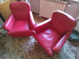 Poltroncine in pelle rossa