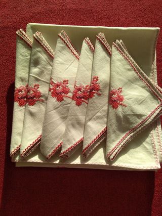 Tovaglia con ricamo a mano, 6 tovaglioli​