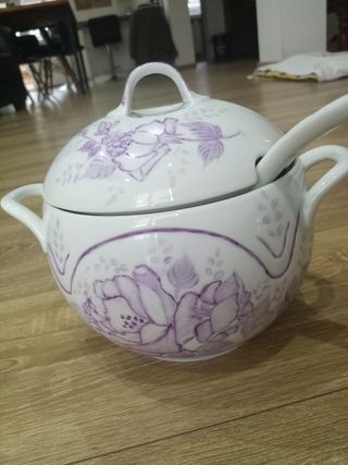 zuppiera e salsiera con mestolo