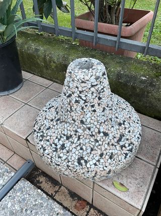 Sostegno in pietra per ombrellone