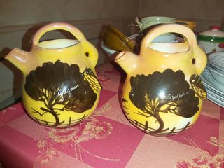 coppia di brocche in ceramica 
