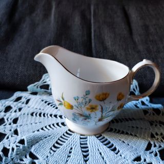 Lattiera / bricco Colclough bone China England