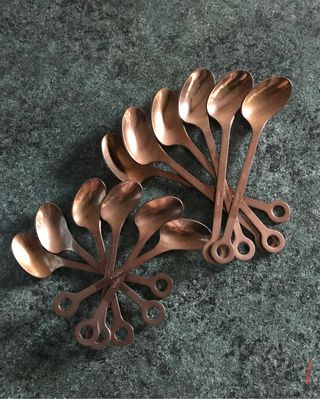 6 cucchiaini da caffè e 6 cucchiaini da tè